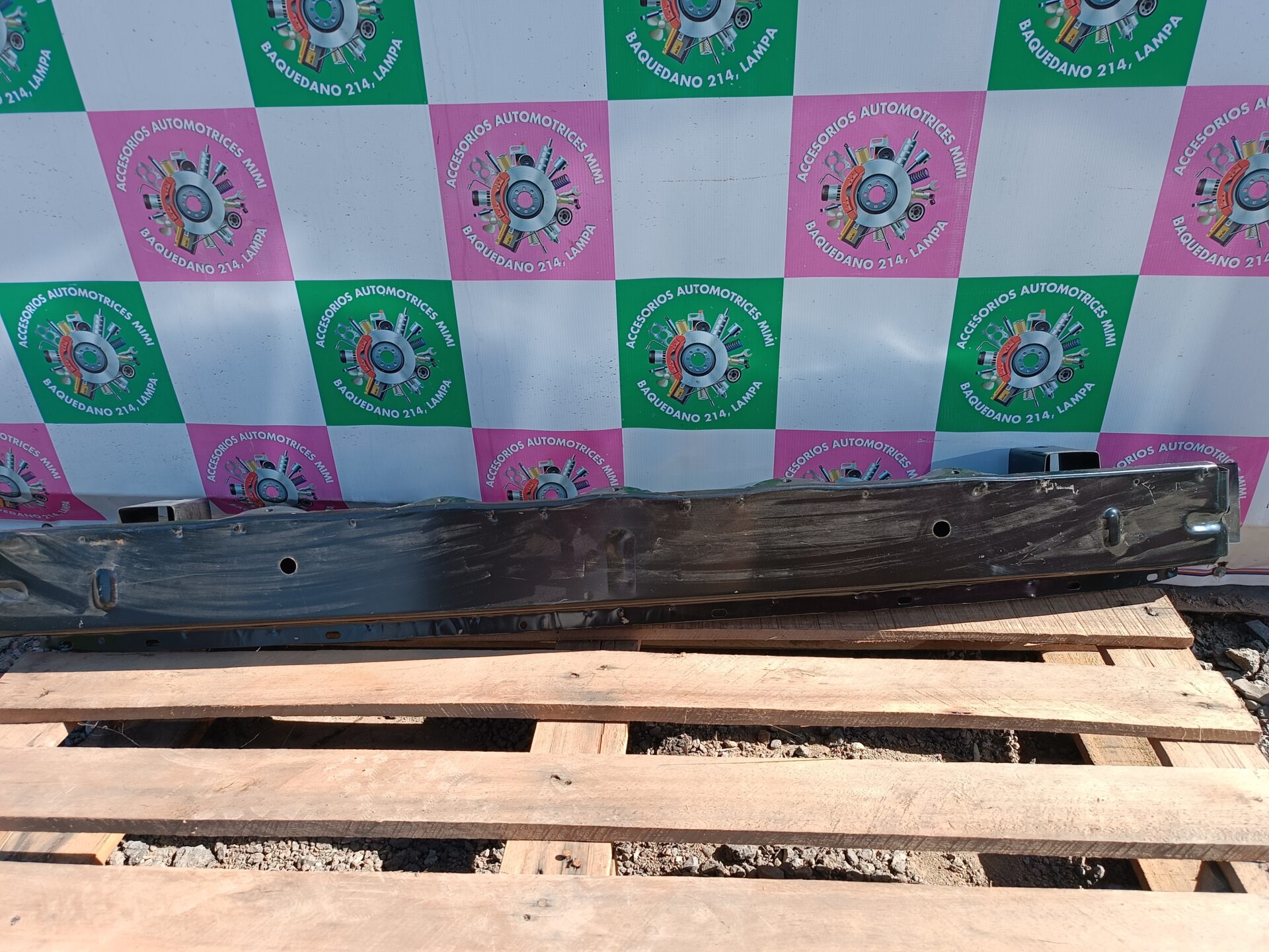 REFUERZO PARACHOQUE NISSAN V16 1993/2011 – Tienda Desarmaduria Lampa