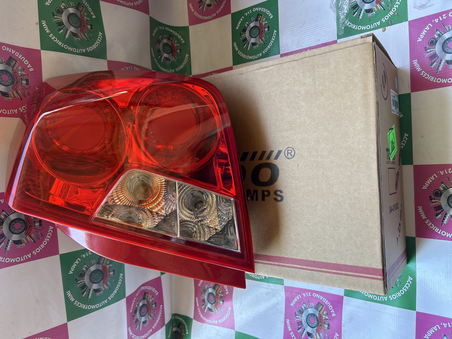 FOCO TRASERO CHEVROLET OPTRA RH (106) – Tienda Desarmaduria Lampa